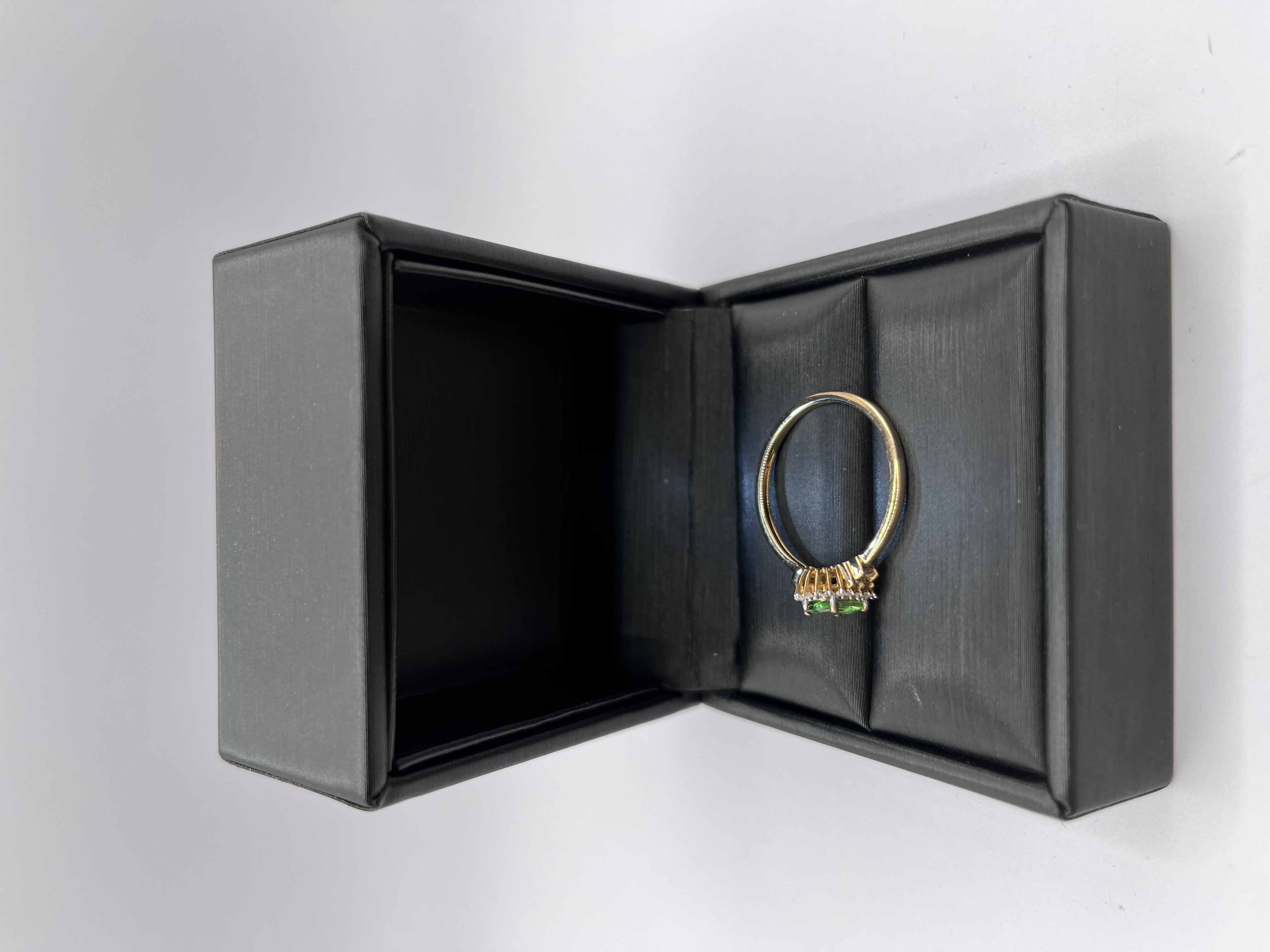 Pre-owned 9ct Gold Tsavorite Garnet & Diamond Ring – Size T With ...